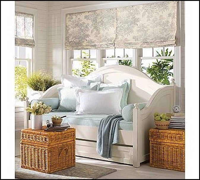 Good Life of Design: The Art Of Pillow Display!!